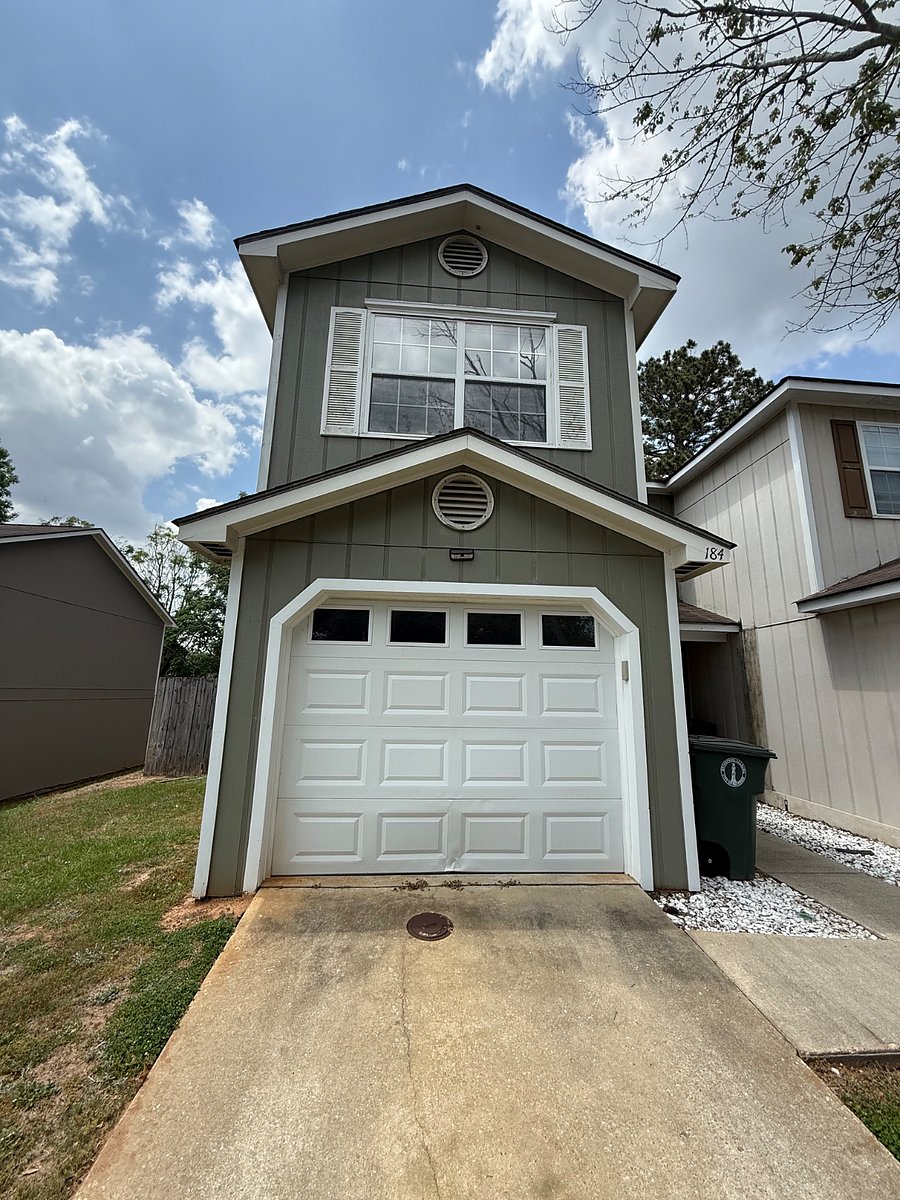 Luxurious 2BR/2.5 BA Furnished Townhome in Enterprise