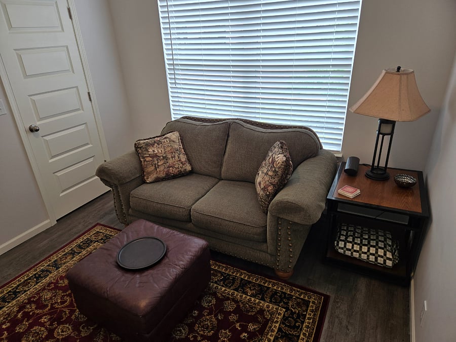 Clean and Quiet Private Rooms and Bath