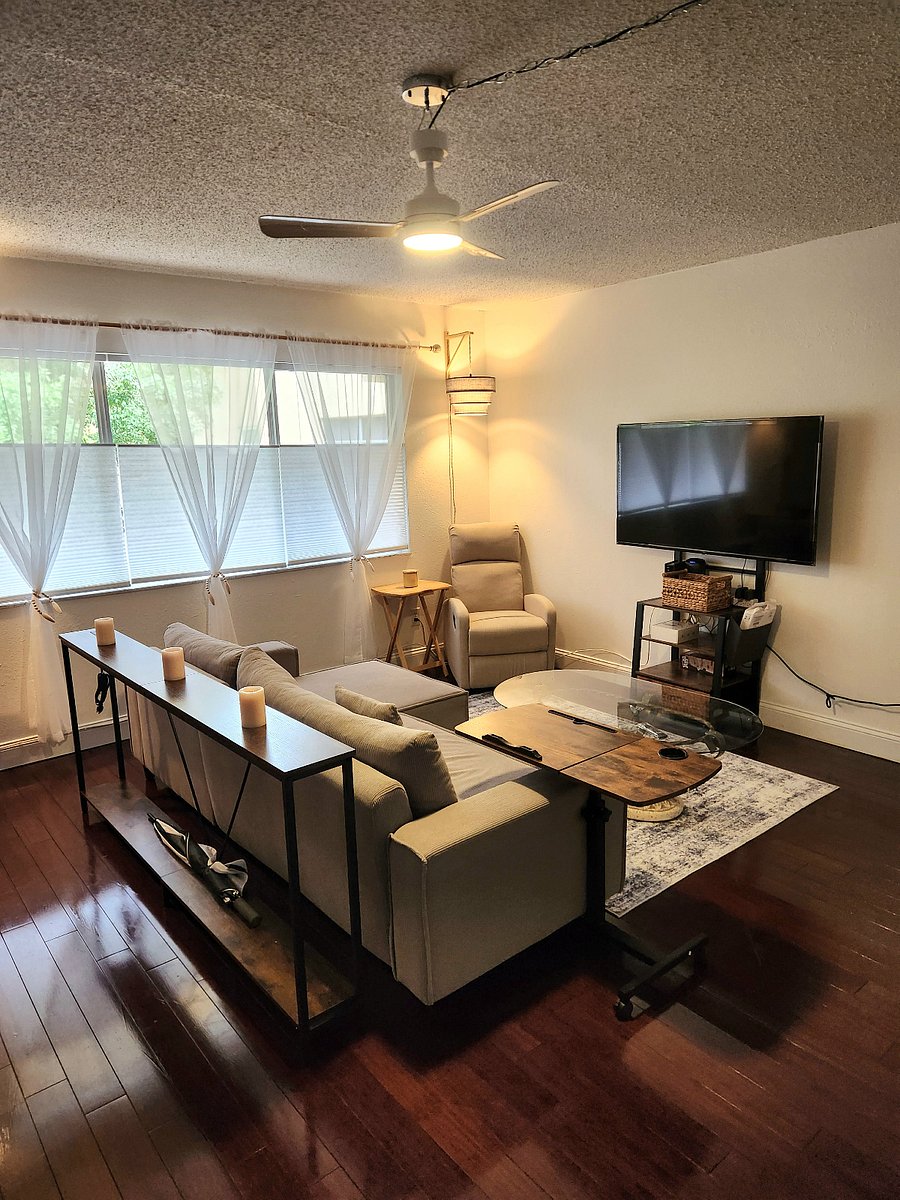 Furnished 1/1 Condo - Walk to Publix & Beach