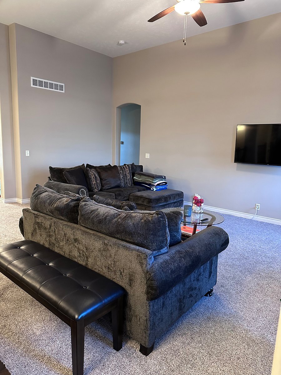 Private Room for Traveling Professionals