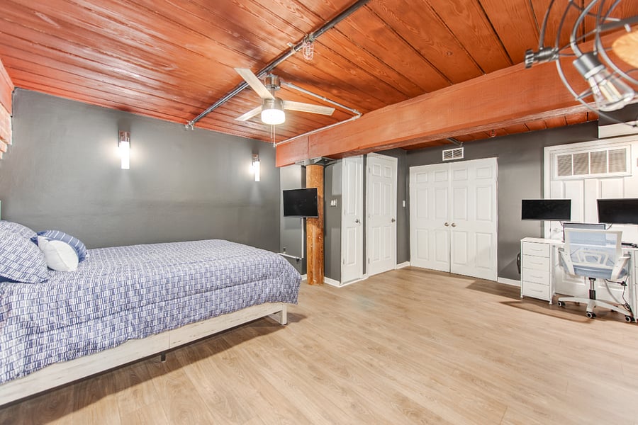 Beautiful Private Loft with en suite Bath.