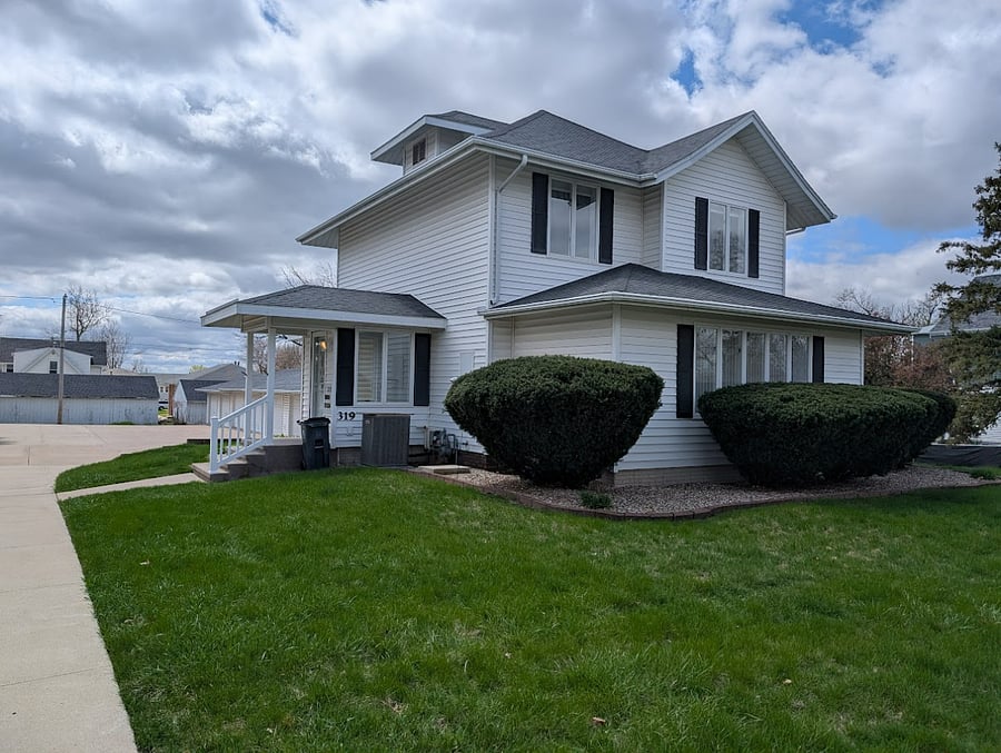 Modern Executive Furnished Rental Where Luxury & Comfort Meet