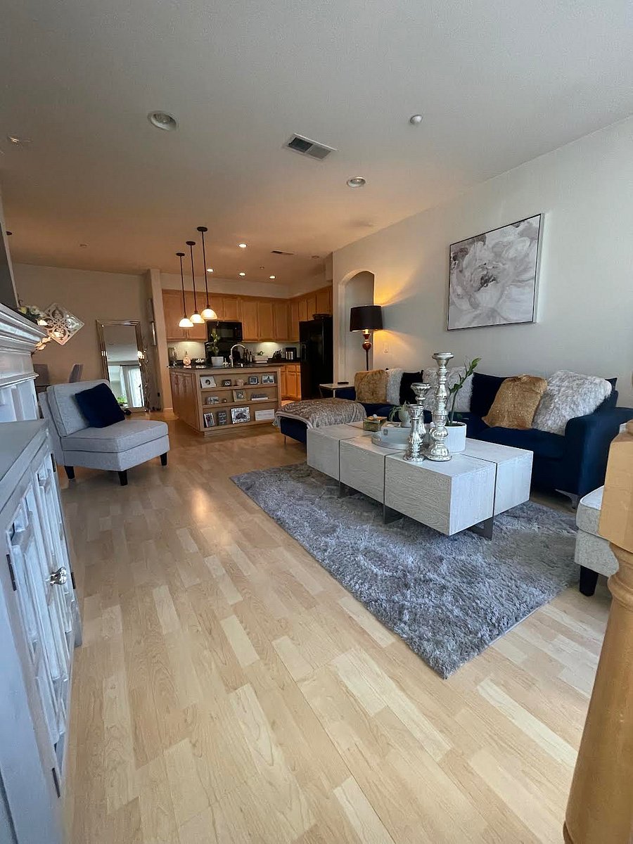 wellcome to a clean and safe Condo.