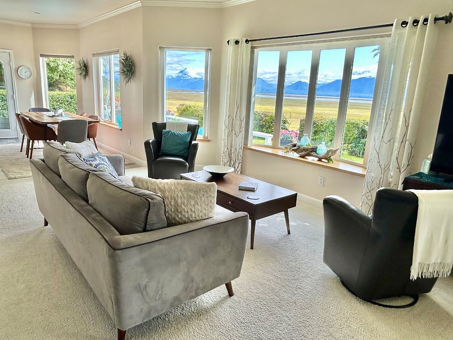 4BR 3BA Ocean & Mountain View Executive Home