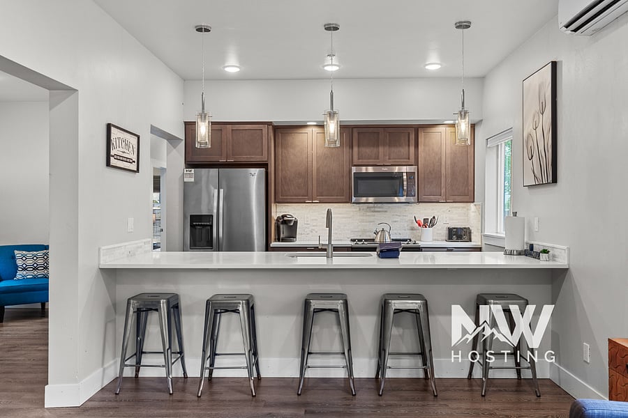(915) Modern Ground-Level Condo Downtown-Perfect Walkability & Shared ...