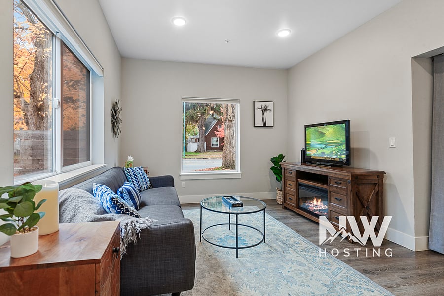 (915) Modern Ground-Level Condo Downtown-Perfect Walkability & Shared ...