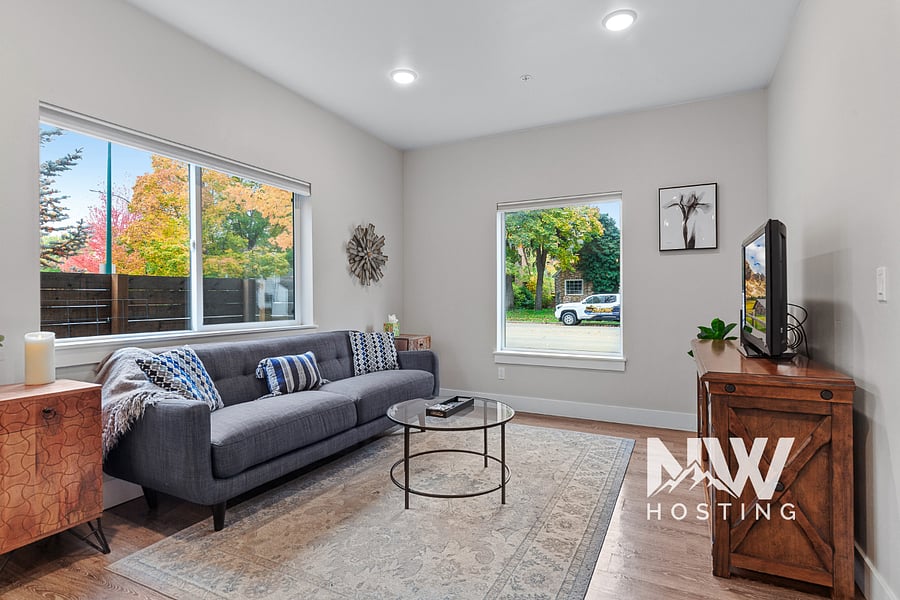 (915) Modern Ground-Level Condo Downtown-Perfect Walkability & Shared ...