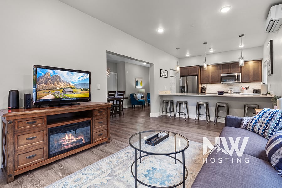 (915) Modern Ground-Level Condo Downtown-Perfect Walkability & Shared ...