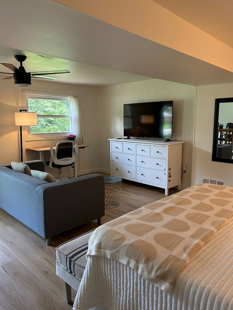 Cozy studio DMV area