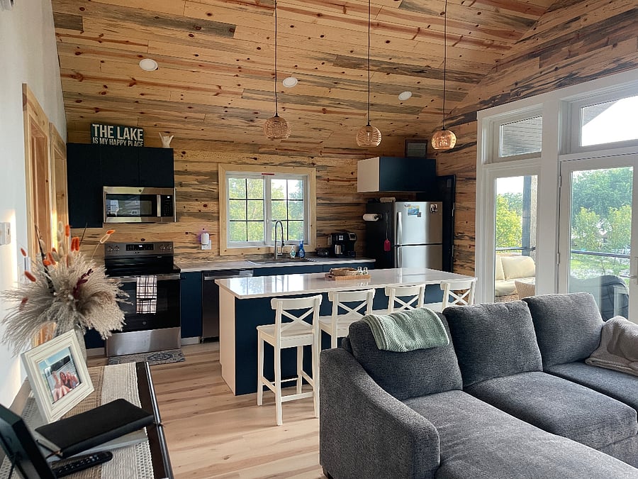 Gussie Lane Lakeview Chalet