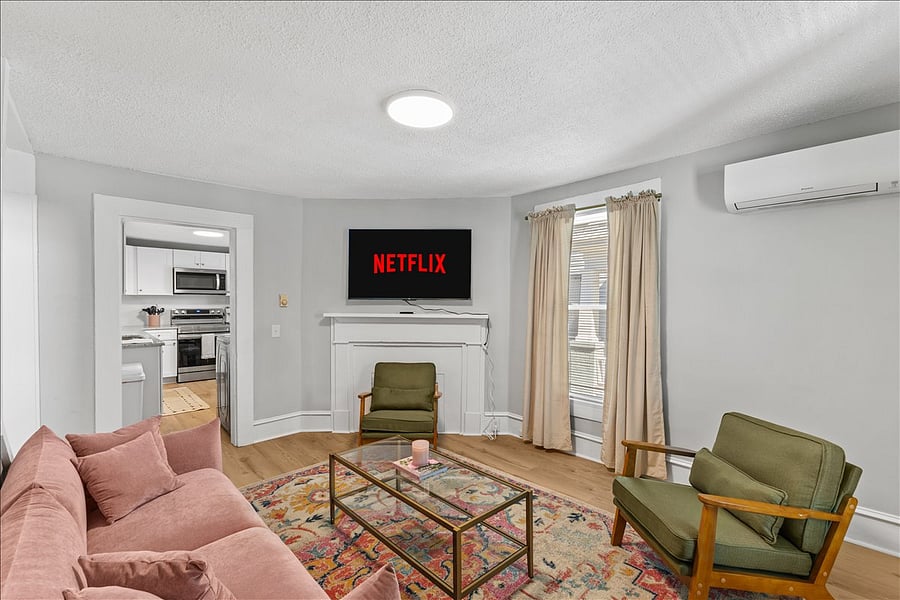 706 Relax and Unwind 4 Minutes to Waterfront Views