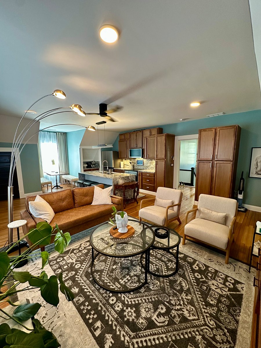 Charming 1 Bed 1 Bath Private Floor in Columbus