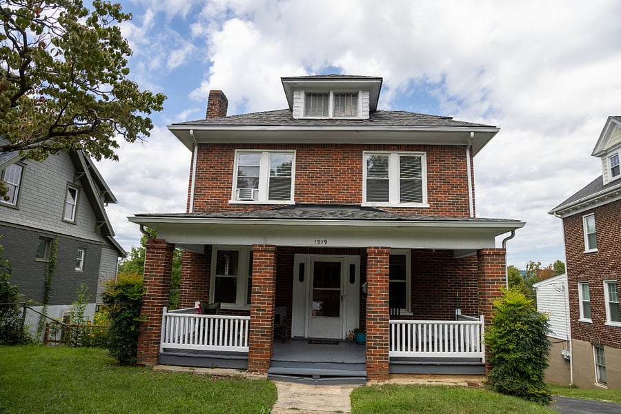 House .2 miles to Hospital - 2 Bedroom 2 Bath and Office - Fenced Yard ...