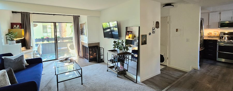 Cat-Friendly, Townhome-Style Bellevue Condo... Steps to Park & Ride ...