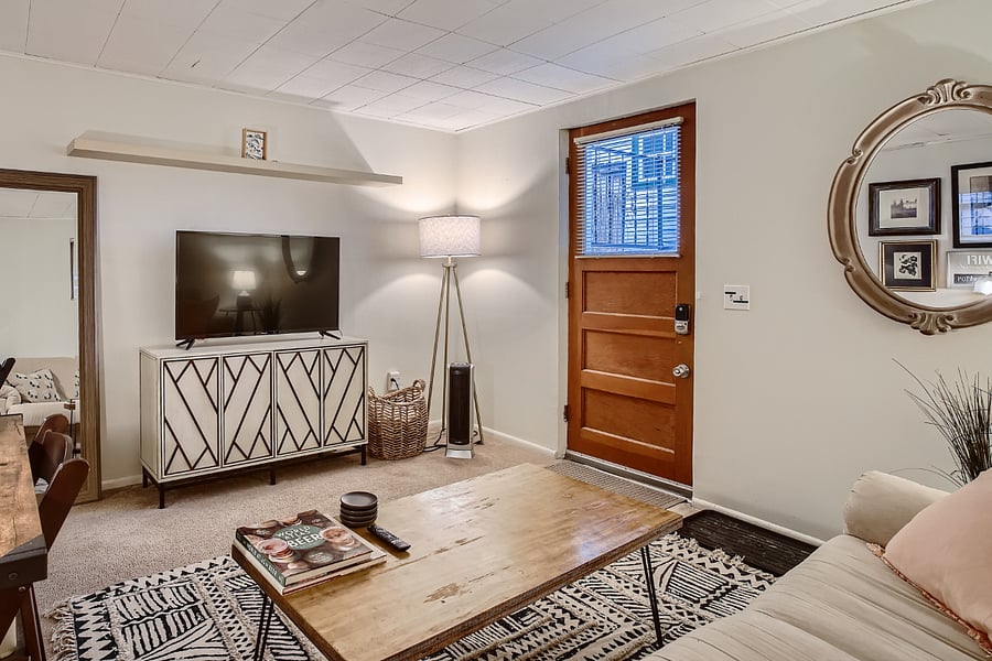 1bd 1ba garden level guest suite