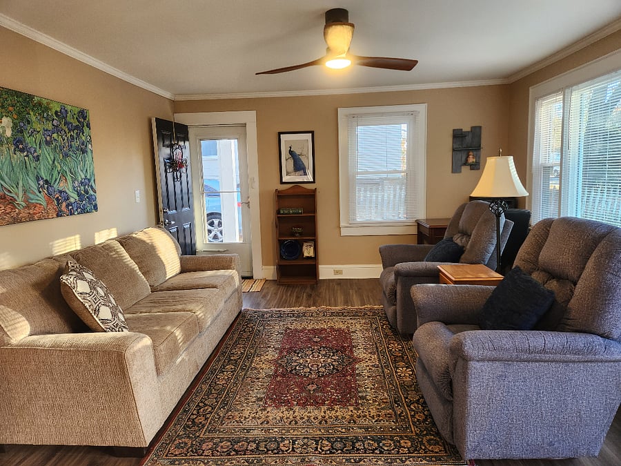 PARKSIDE COTTAGE - Fully Furnished 2BR/1BA Monthly Rental Backing ...