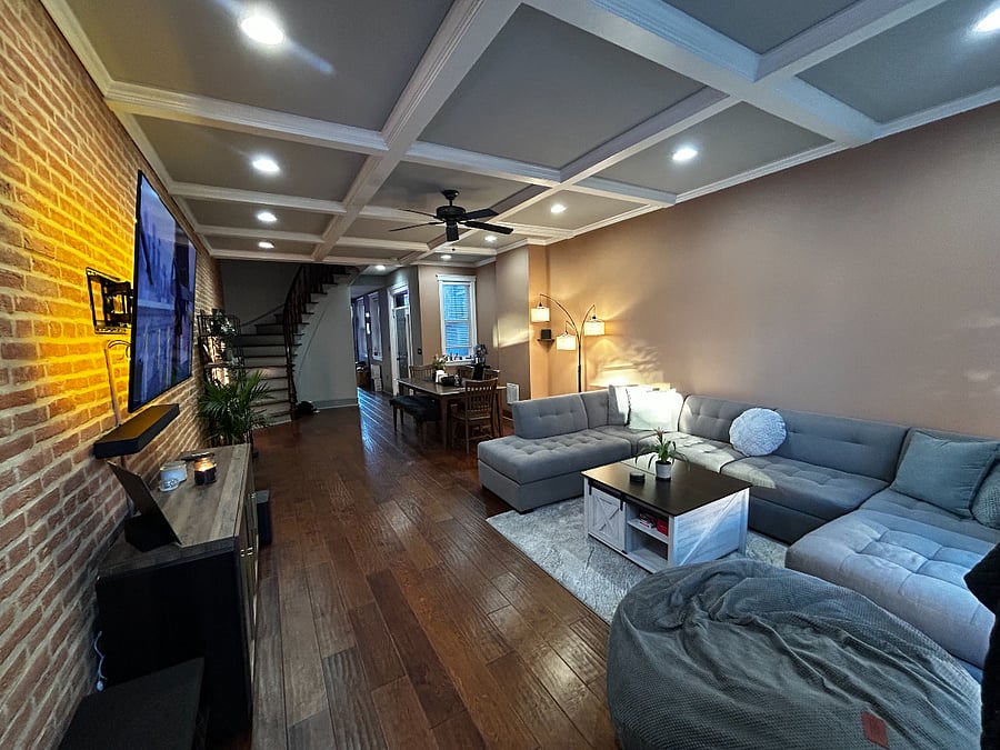 Room with private BR for rent in cozy fed hill apt