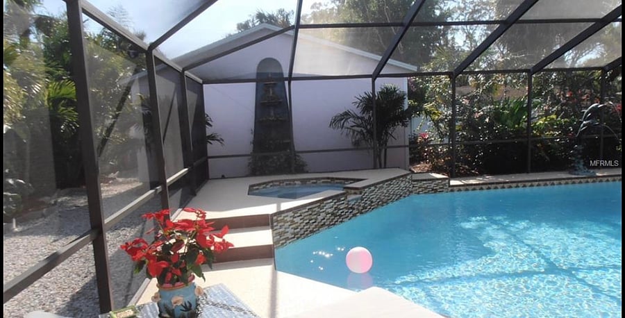 Tropical paradise. Walking distance to beaches, grocery stores, and the ...