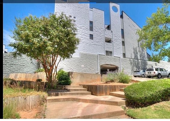 Classen Glen Condominiums